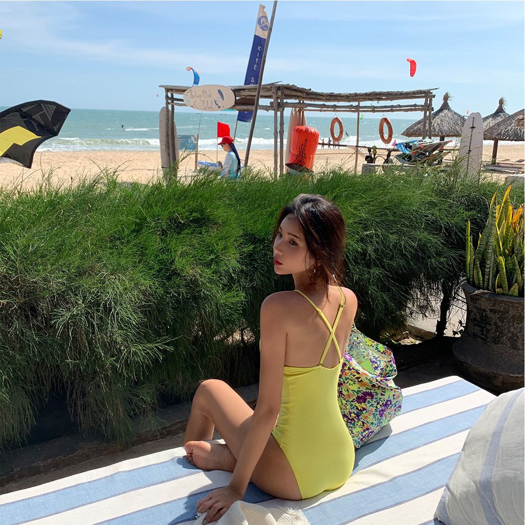 ชุดว่ายน้ำวันพีชสีเหลือง สายปรับได้ สไตล์เกาหลี Basic not basic รุ่น Strappy One Piece Swimsuit ...