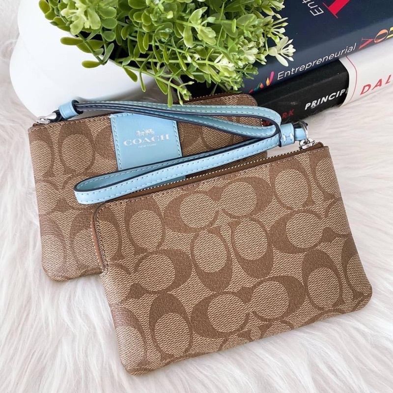 พร้อมส่ง แท้ New Coach คล้องมือ 1 ซิป S CORNER ZIP WRISTLET IN ...