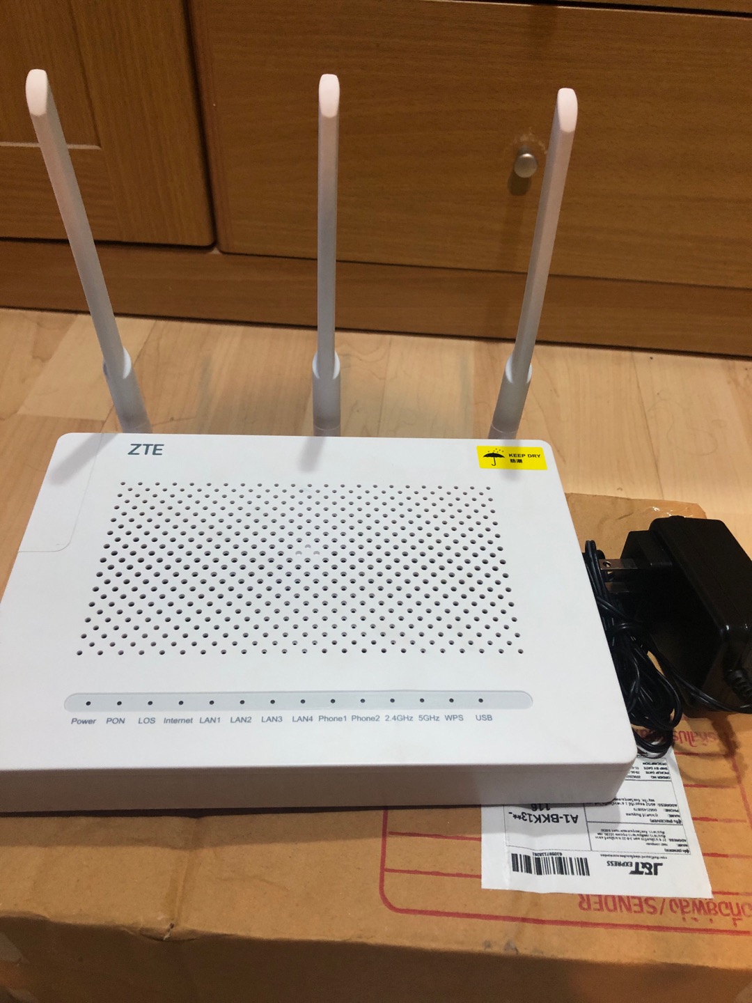 เราเตอร์ กระจายสัญญาณไวไฟ ZTE F670 AC1300+N300 support 2.4, 5 GHz usb ...