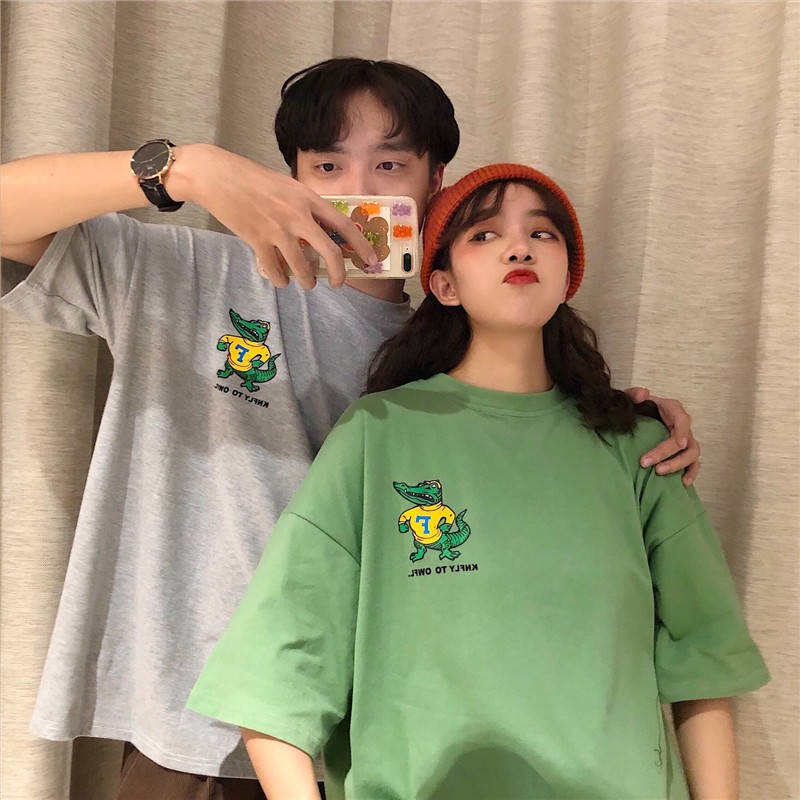 เสื้อคู่ อินผู้ชายและผู้หญิงฤดูร้อนเกาหลีสไตล์ฮาราจูกุการ์ตูนจระเข้หลวม ...