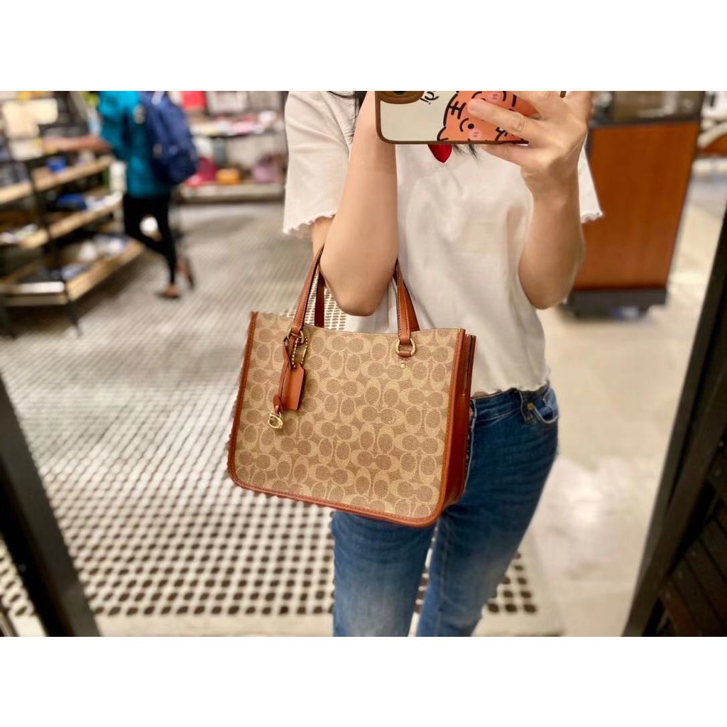 Alice United States ซื้อ COACH counter สุภาพสตรี Tyler28 tote bag ...