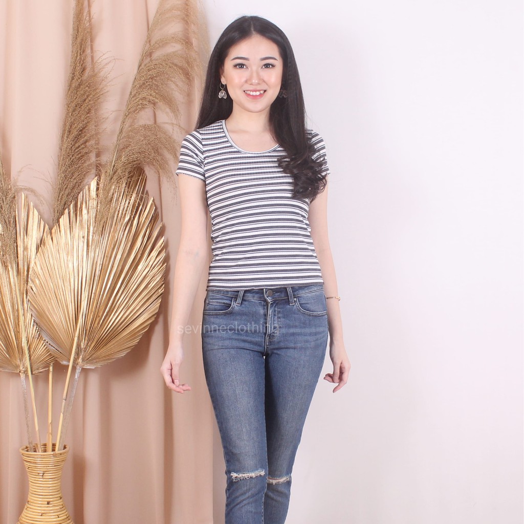 Sevinneclothing - Sue Tee - เสื้อครอปเสื้อยืดสําหรับผู้หญิง - เสื้อครอป ...