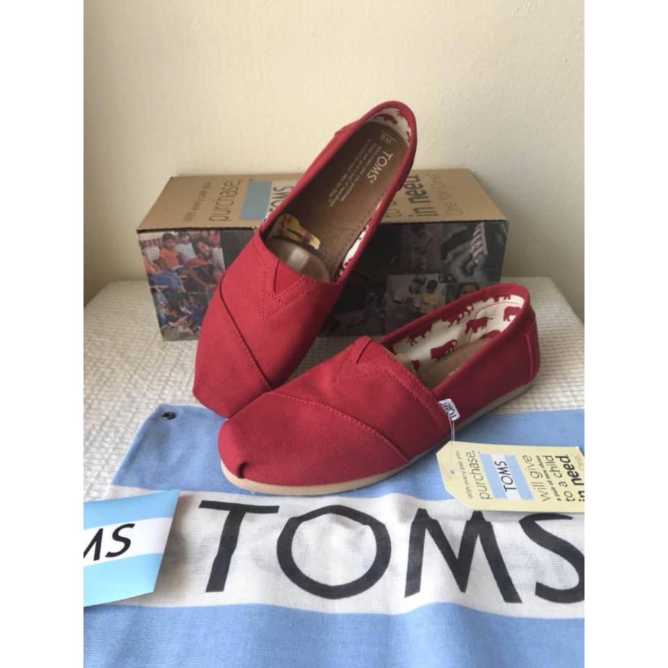 รองเท้า TOMS red canvas | Shopee Thailand