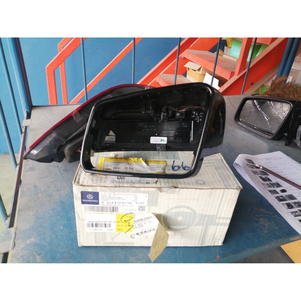 30. A2128106700 / ฝาครอบกระจกมองข้างขวา / E200 / 2011 ของแท้ Mercedes ...