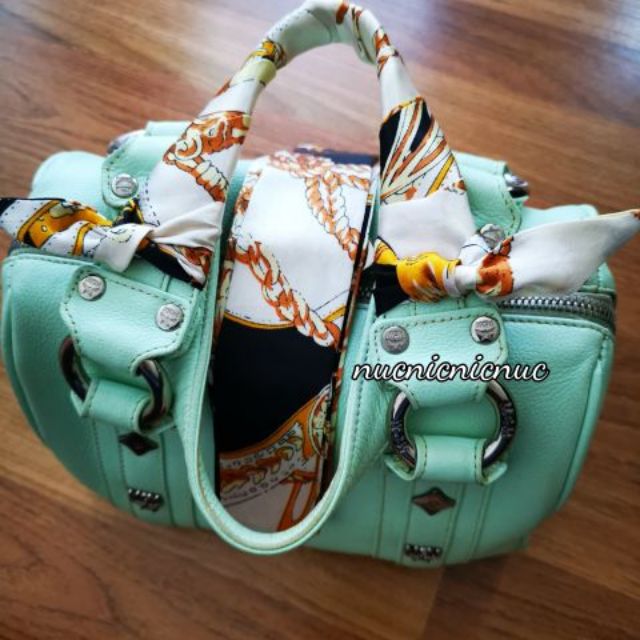 GUESS กระเป๋าถือ รุ่น SF885908 YOSHI SMALL BARREL สีฟ้า - guess ...