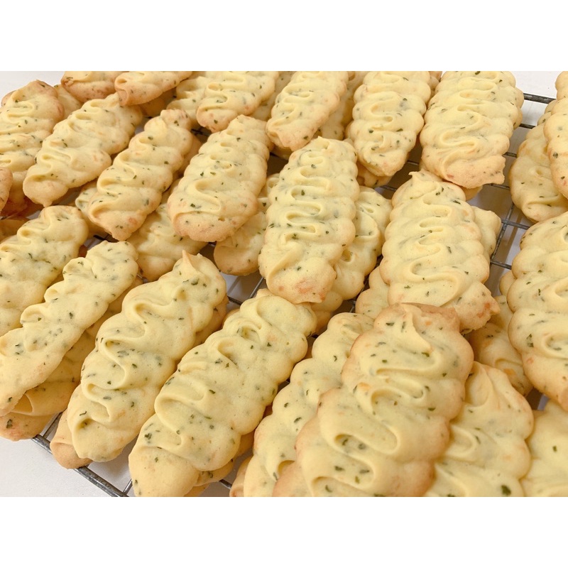 คุ๊กกี้กระเทียมพาเมซานชีส garlic parmesan cheese cookies กล่องละ 8 ชิ้น ...