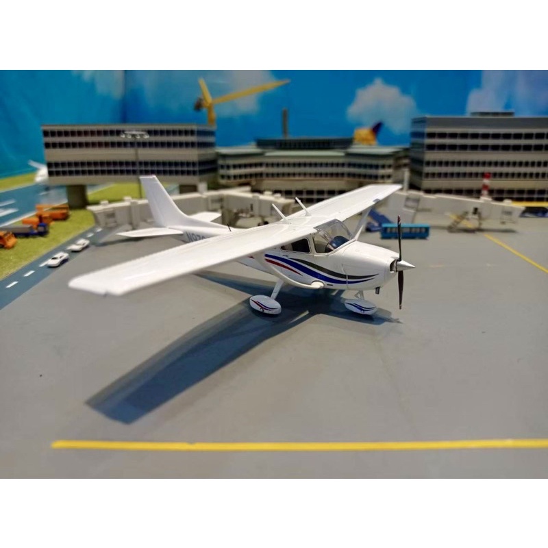 โมเดลเครื่องบิน GGCES011 172 Cessna 172 N9706B - toystudio - ThaiPick