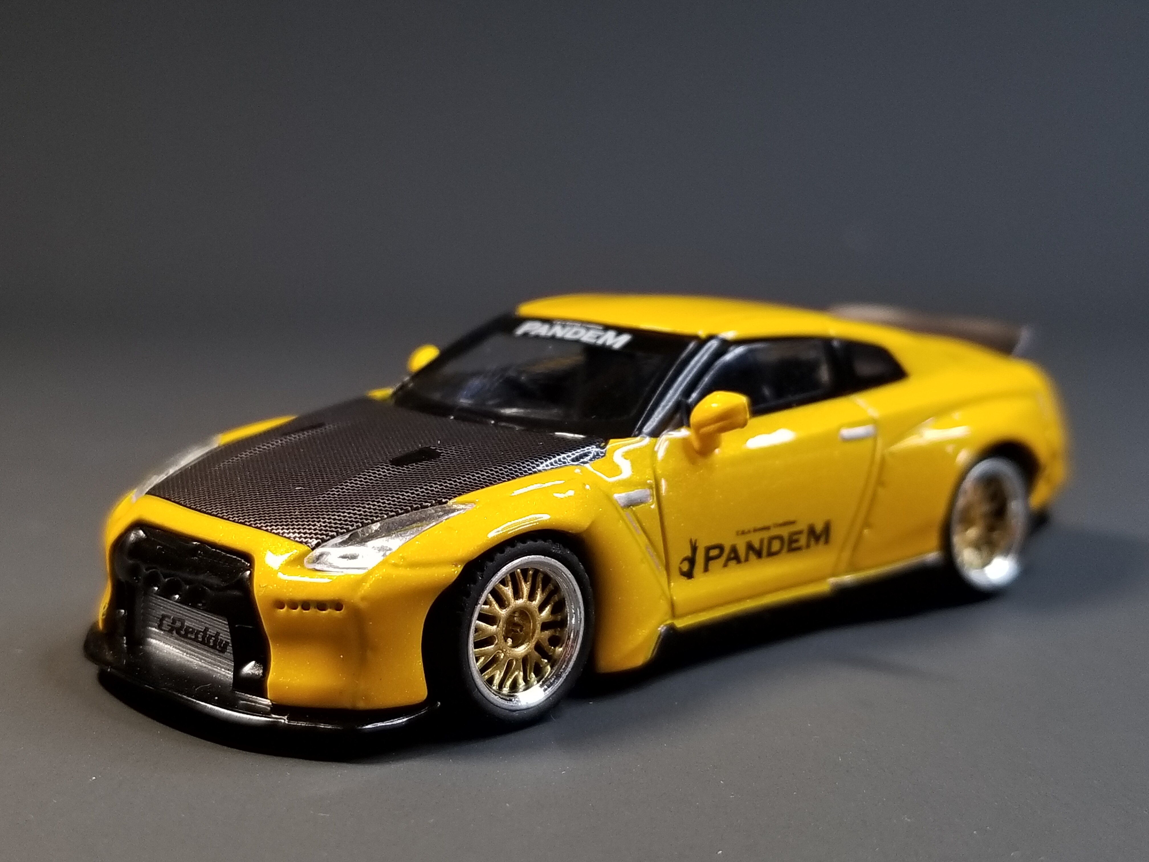 MINI GT 1/64 Nissan GTR R35 andem Duck Tail MGT00124 Die Cast Model Car ...