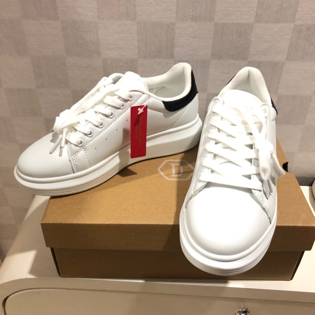 รองเท้า Domba แบบลิซ่า/จองกุก (ตำหนิขนาดต่างกัน) | Shopee Thailand