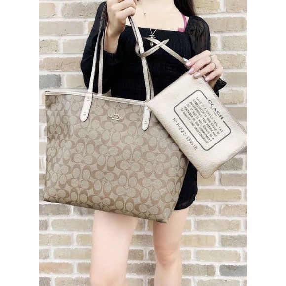 พร้อมส่งในไทยแท้จากอเมกา Reversible City Tote โทสกลับด้าน ใช้ได้2 ด้าน ...