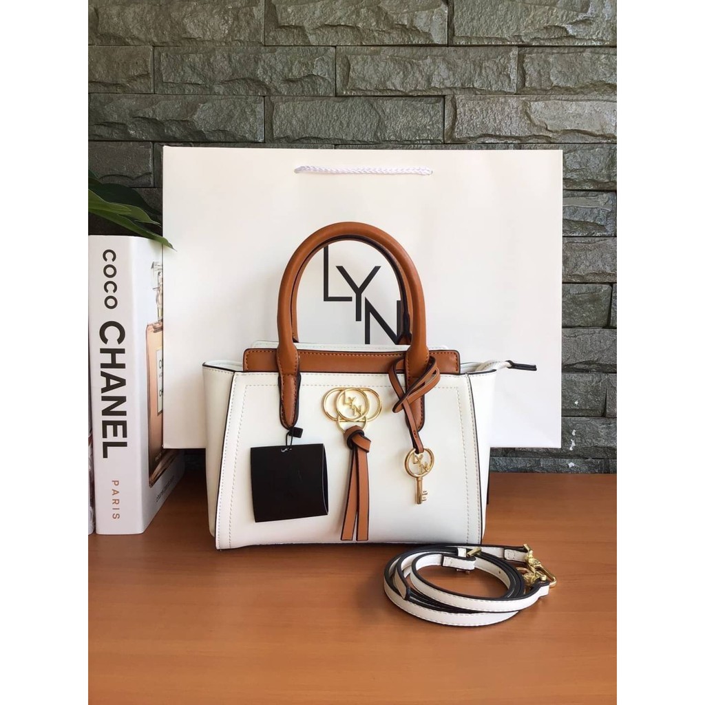 LYN CROSSBODY BAG Code:B7D080963 แบรนด์แท้ 100% งาน Outlet - talooktuktuk - ThaiPick