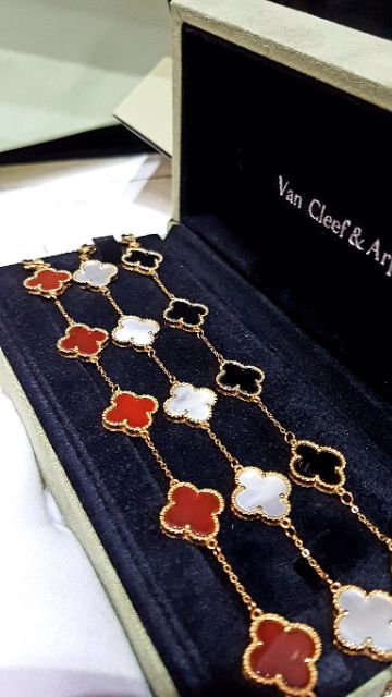 [พร้อมส่งสีแดง] สร้อยข้อมือ Van Cleef แบบดีไซน์รุ่น Lucky ใบโคลเวอร์ ...