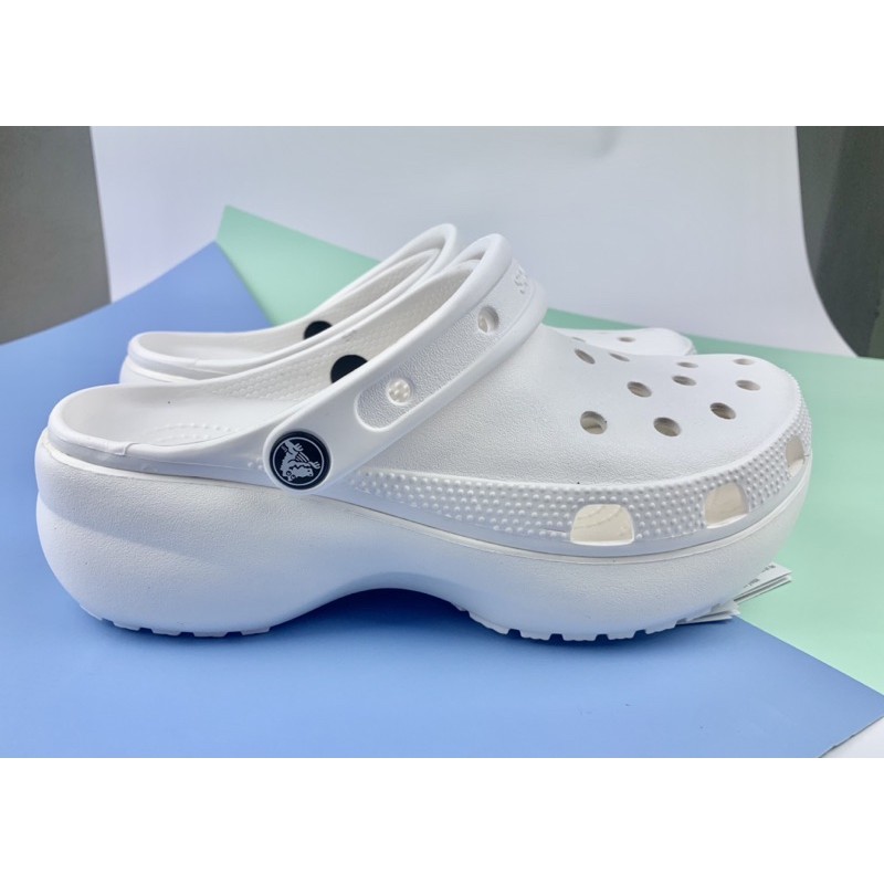 Crocs classic platform clog white รองเท้าcrocs สีขาวส้นสูง1.6นิ้ว ...
