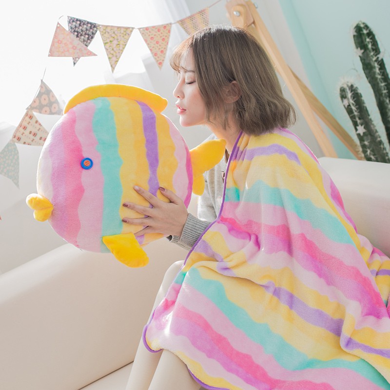 ลดกระหน่ำKiss fish nap หมอนขนาดเล็กรถหมอนผ้านวมแบบ dual-use ...