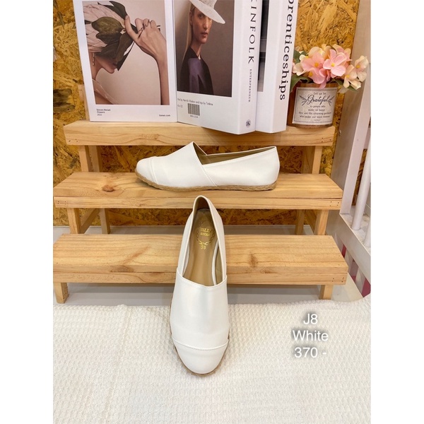 J8 รองเท้าใส่สบาย ทรงสลิปออนสวมหนังนิ่มๆสีสดใส - billy.shoes - ThaiPick
