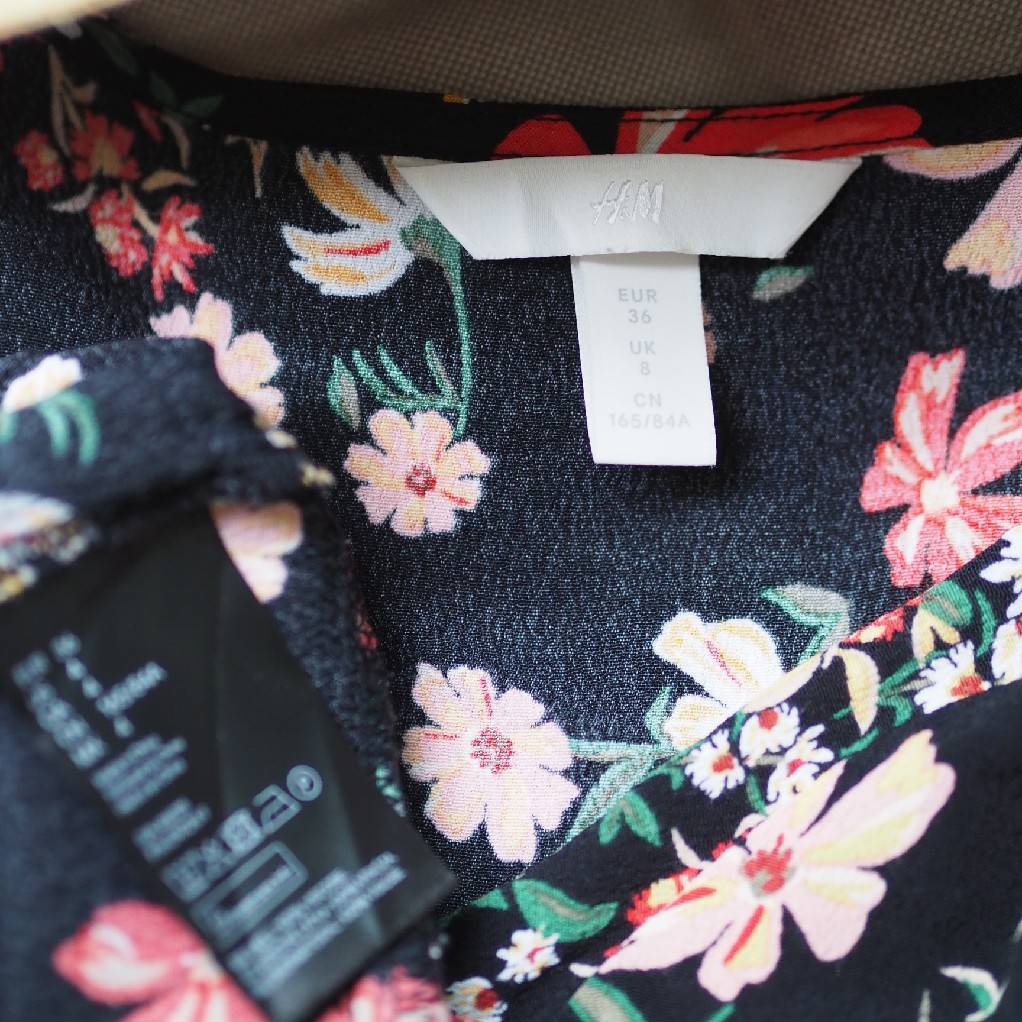 เสื้อครอปเสื้อรูดหน้าลายดอก HM - wifes_closet - ThaiPick