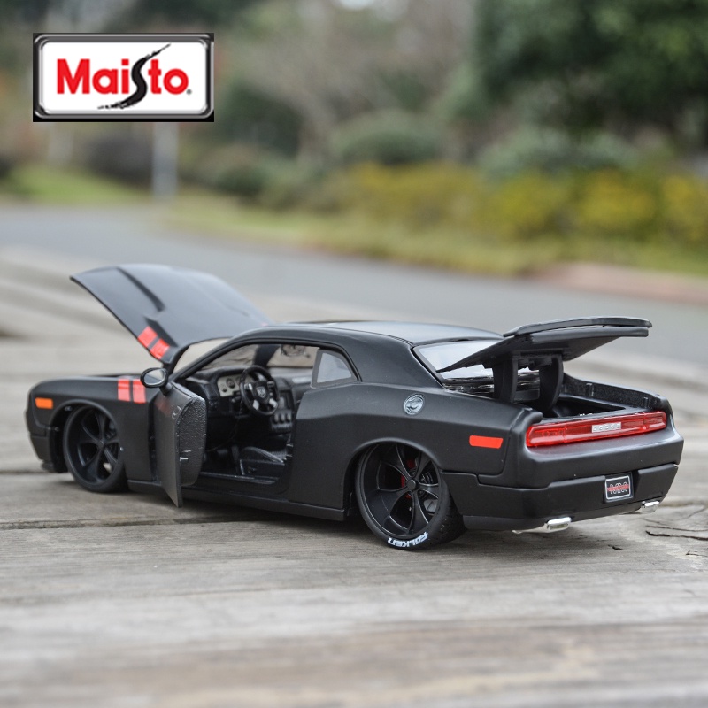 Maisto 1:2 2008 Dodge Challenger Sports Car Static Die Cast Vehicles ...
