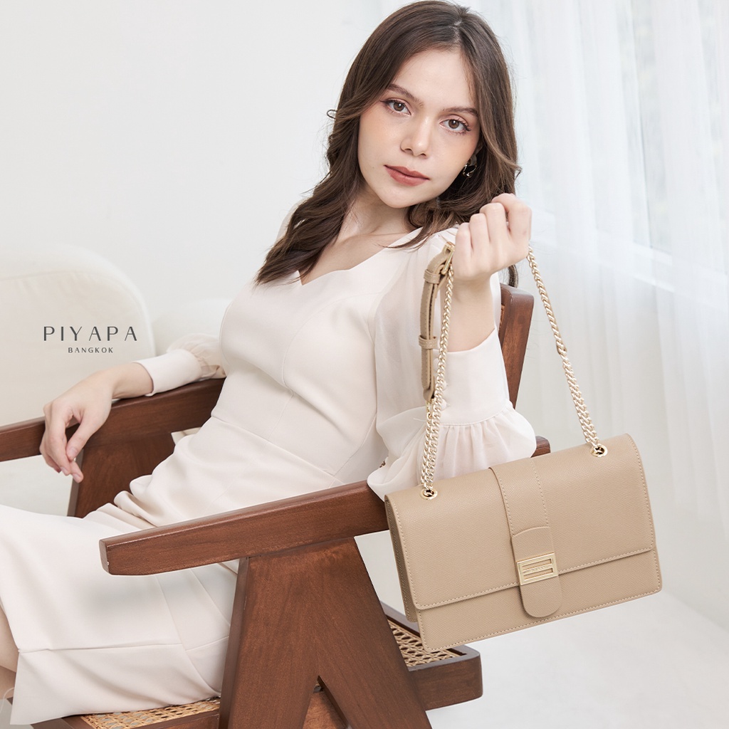 กระเป๋าหนังวัวแท้ รุ่น New Classic Piyapa สี Honey Brown ผลิตปี 2022 - piyapa.bangkok - ThaiPick