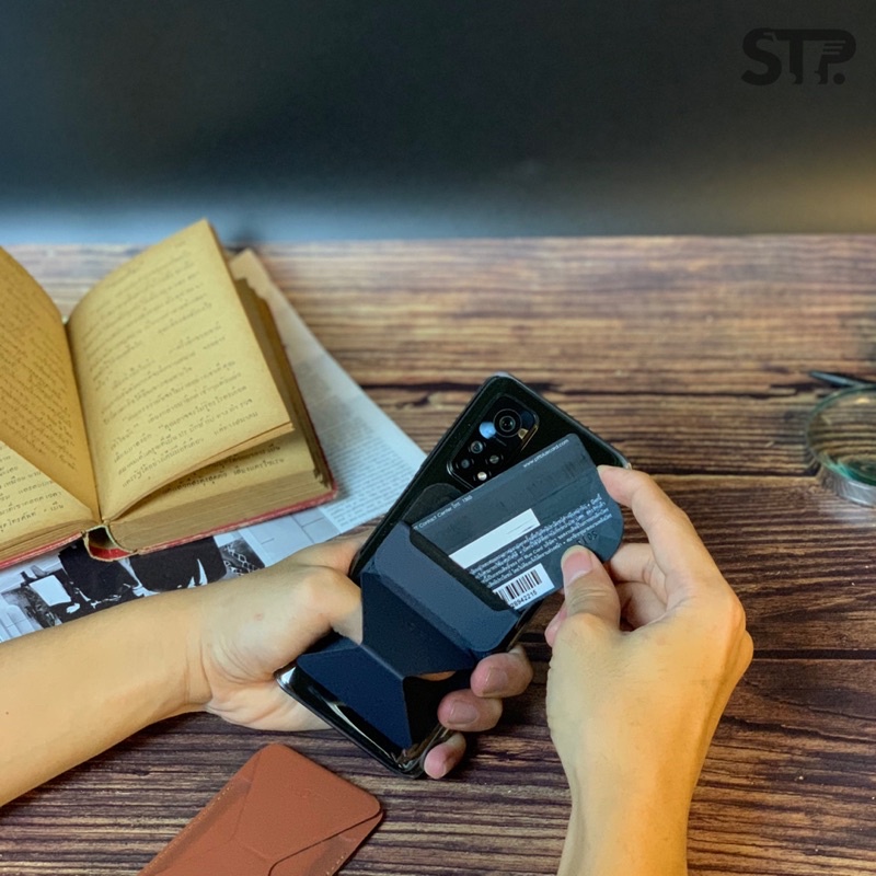 ใช้ได้ทุกรุ่น MOFT SNAP-ON SNAP STICKER ขาตั้งมือถือระบบแม่เหล็ก พับเก็บได้ ด้านหลังใส่บัตรได้ ...