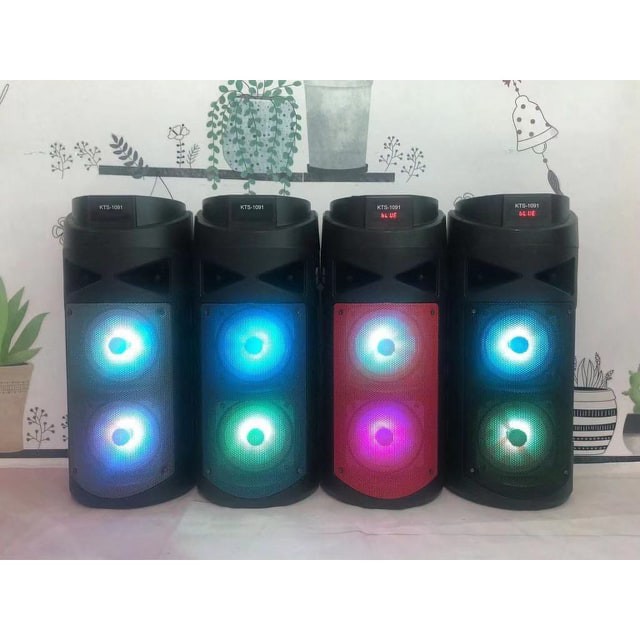 ลำโพงบลูทูธ รุ่น KTS-1091 ออกแบบมาให้มีช่องว่างที่จับ สามารถหิ้วไปได้ ...