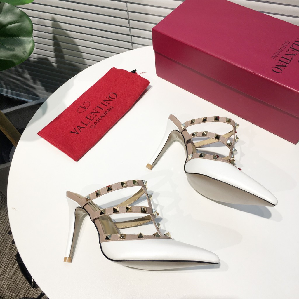 VALENTINO คลาสสิก rivet Tale ออกแบบรองเท้าส้นสูงรองเท้าผู้หญิงสีขาว ...