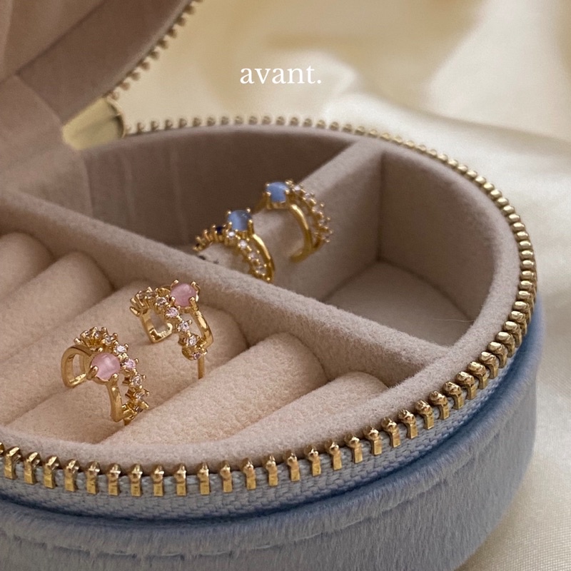 10.10 ลดอีก 25 โค้ด 10FSWWT Avantgarde.bkk Restock Moonstone stud ต่างหูครึ่งวง 8-9 mm ก้านเงิน ...