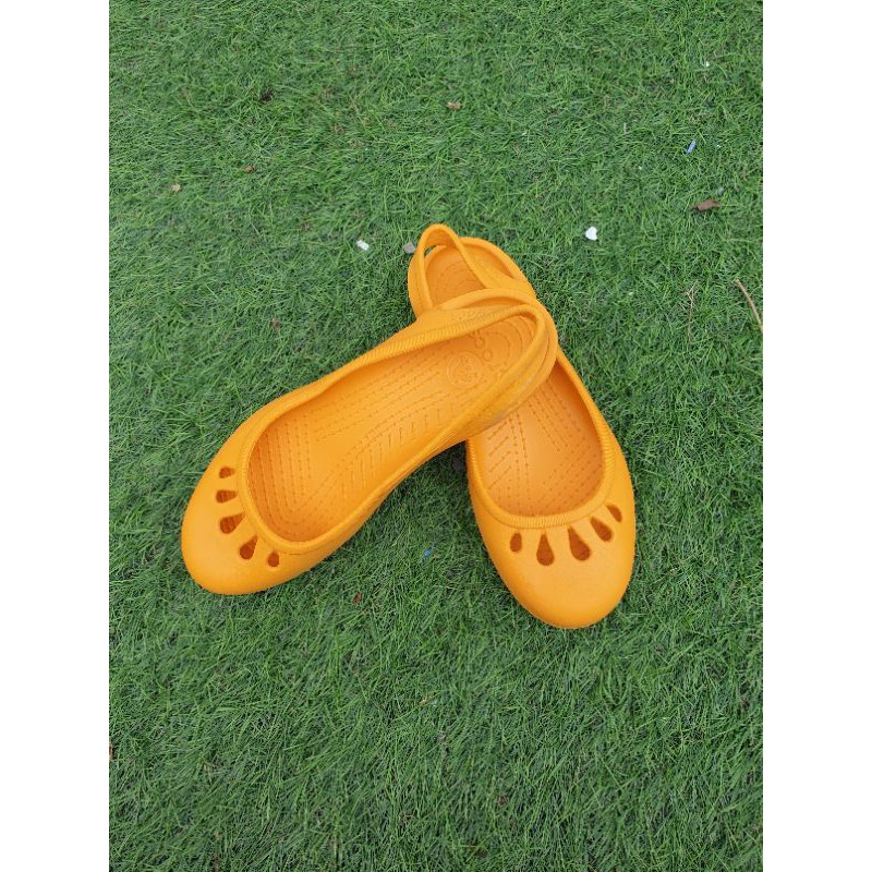 รองเท้า Crocs Size W8 เทียบ ไซส์ 40 ค่ะ รับประกันของแท้ | Shopee Thailand