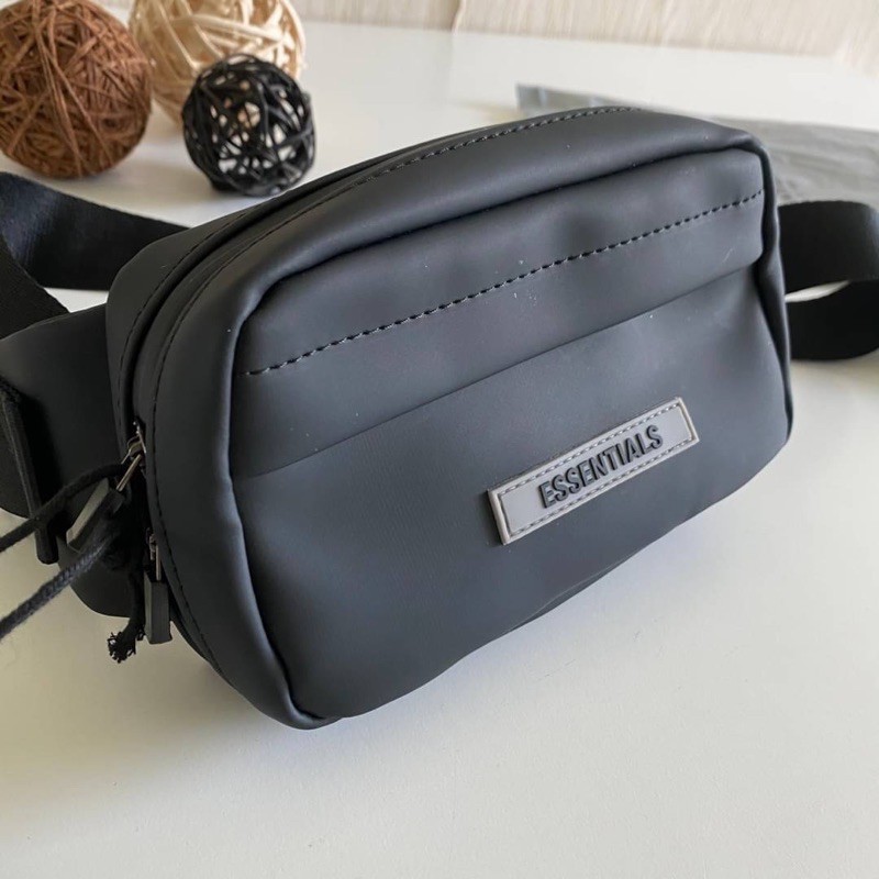 กระเป๋าคาดอก FEAR OF GOD ESSENTIALS FOG Sling Bag - chanaporncumwichit ...