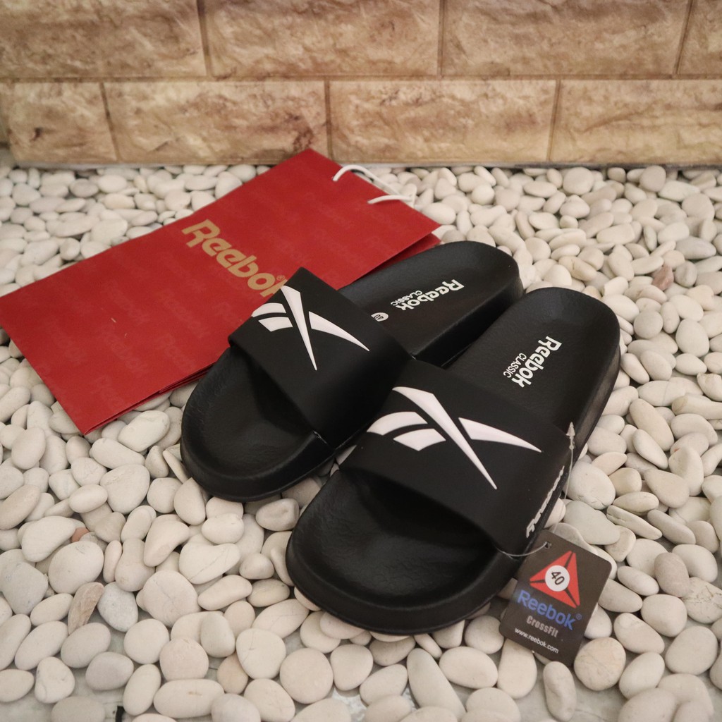 REEBOK Sendal Slop Guys Reebook Slides รองเท้าแตะฟลิปฟลอปสีดําสีขาว ...