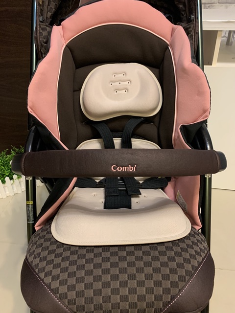 รถเข็นแบรนด์ combi รุ่น Miracle Turn Diaclasse Auto4 เบาะหนังสีน้ำตาลชมพู ลายหลุยส์ พร้อม ...