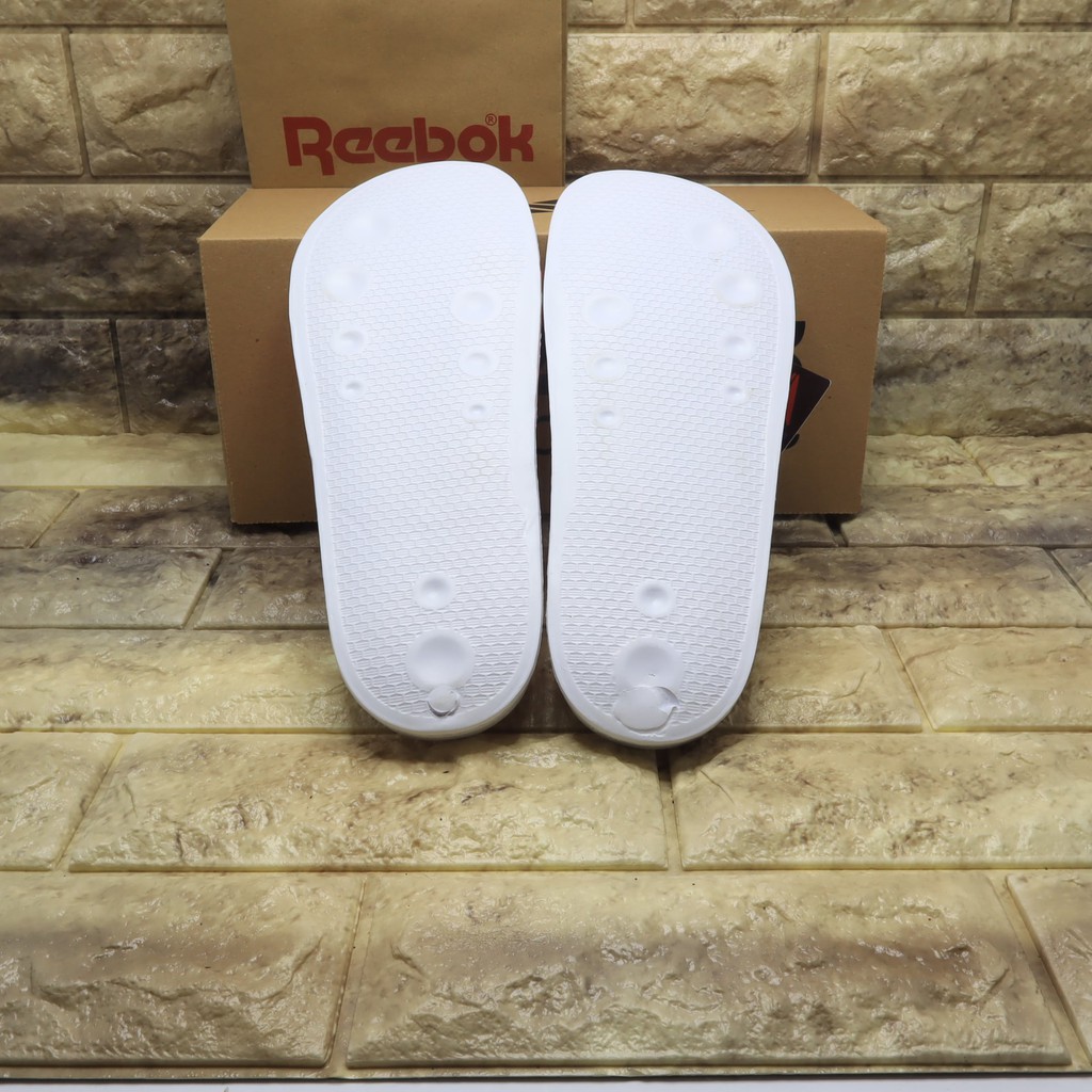 REEBOK Sendal Guys Reebook Classic White รองเท้าแตะลําลองสีขาวสําหรับ ...