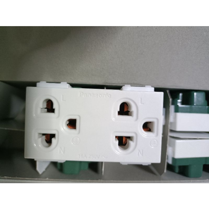 ปลั๊กไฟเต้ารับคู่ Panasonic WEG 15929 สินค้ามือ 1 ยังไม่ผ่านการใช้งาน ...
