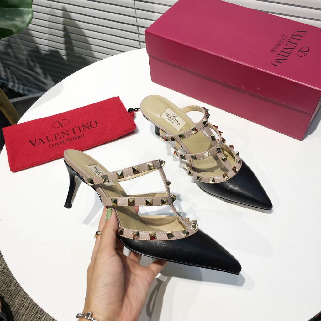 VALENTINO คลาสสิก rivet Tale ออกแบบรองเท้าส้นสูงรองเท้าผู้หญิงสีดำ ...