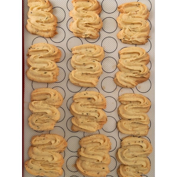 คุกกี้เนยกระเทียมชีส parmesan garlic butter cookie 1 กล่อง มี 8 ชิ้น ...