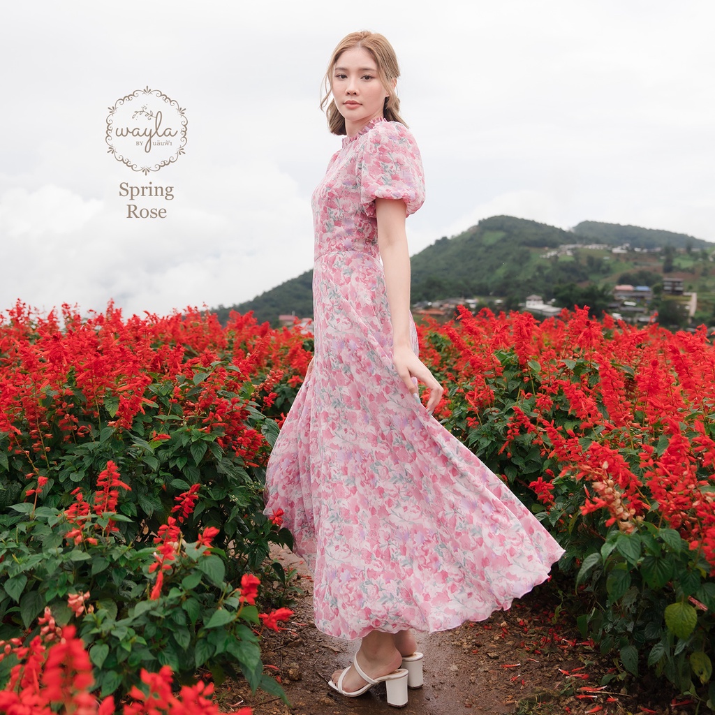 WAYLA Spring Rose - แม็กซี่เดรสสีชมพูพิมพ์ลายดอกไม้ คอระบาย กระโปรงทรง ...