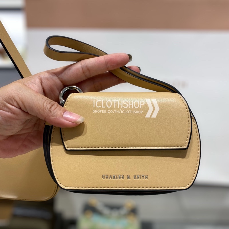 Charles Keith Muti Slot Card Holder 790 THB กระเป๋าใส่บัตร ...