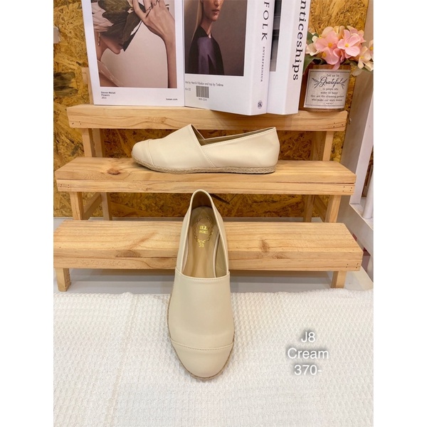 J8 รองเท้าใส่สบาย ทรงสลิปออนสวมหนังนิ่มๆสีสดใส - billy.shoes - ThaiPick