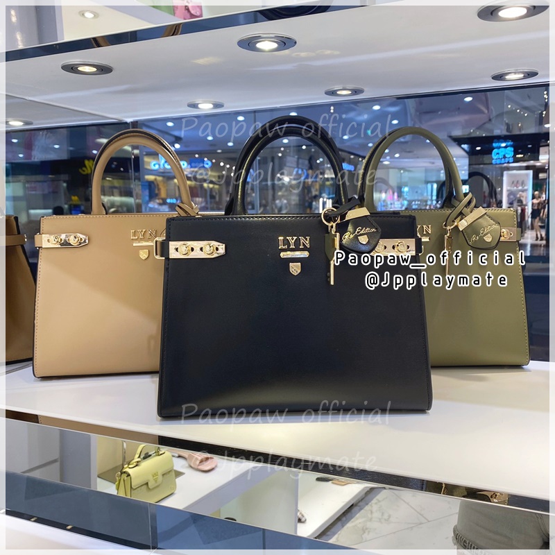 LYN กระเป๋าสะพายข้าง LYN รุ่น Fineness Re-Edit Top L Top Handle Bag LL22WBF295 แท้จากชอป พร้อม ...