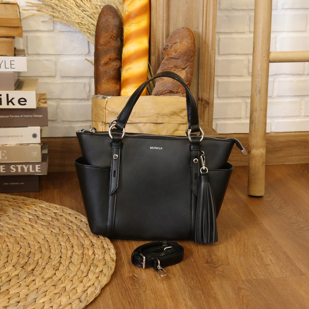 New Arrival สินค้ามาใหม่ MUNIGA กระเป๋าถือ รุ่น Flora - munigaofficial ...