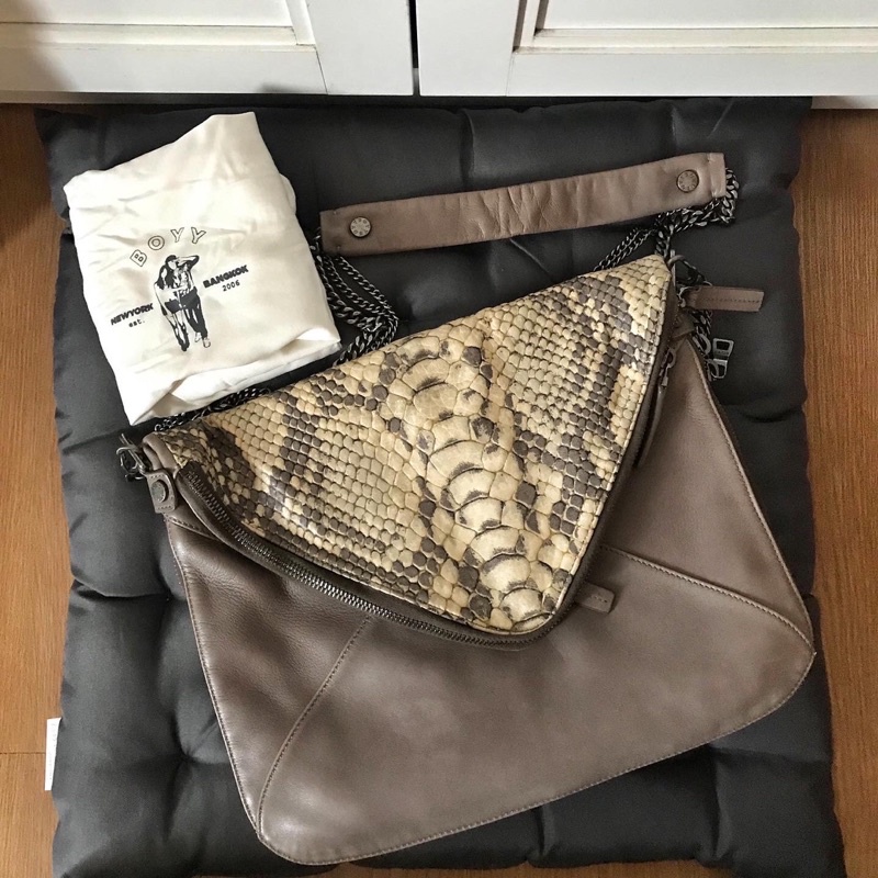 Boyy slash medium size | Shopee Thailand