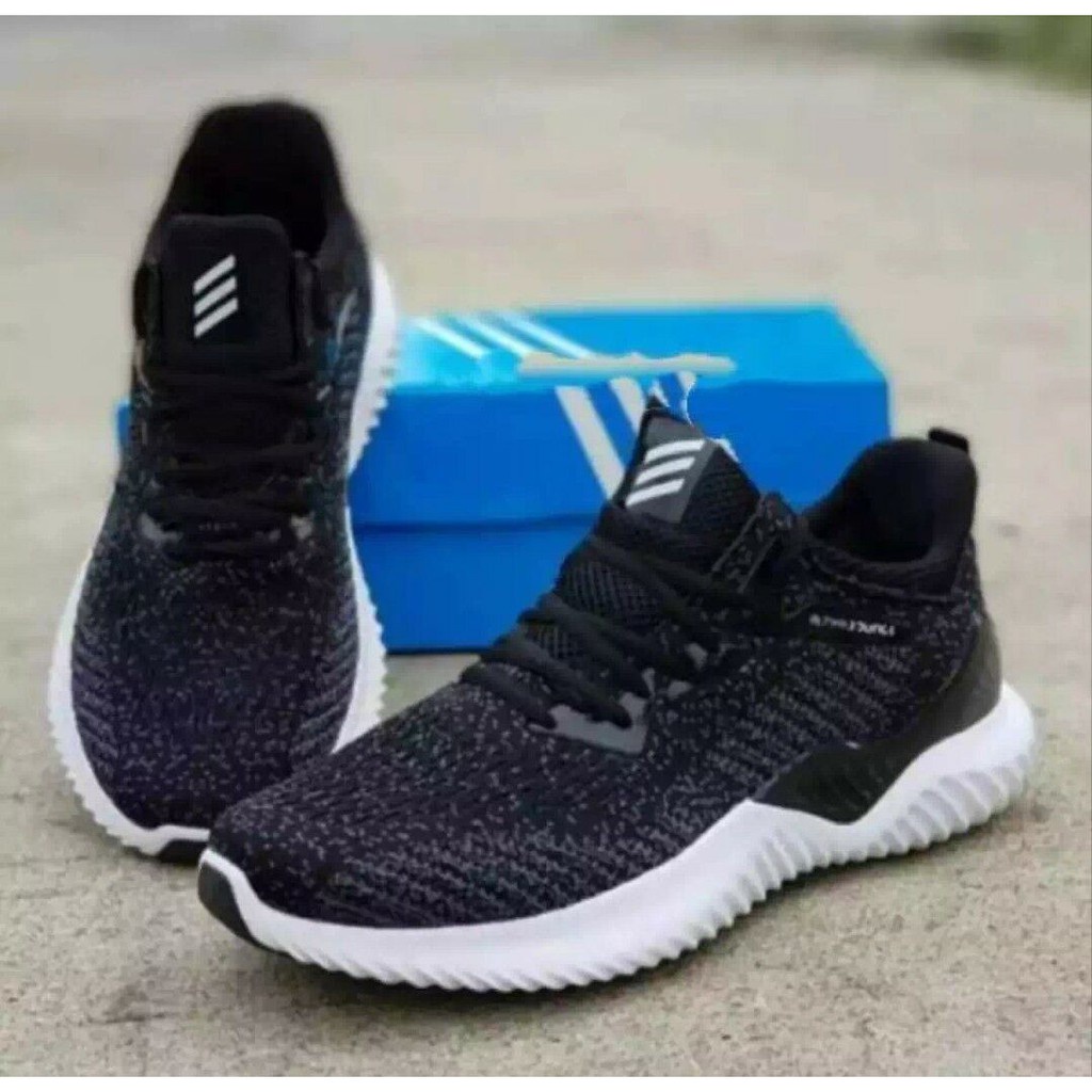 Adidas sneakers for men on sale ถูกที่สุด พร้อมโปรโมชั่น ต.ค. 2024 ...