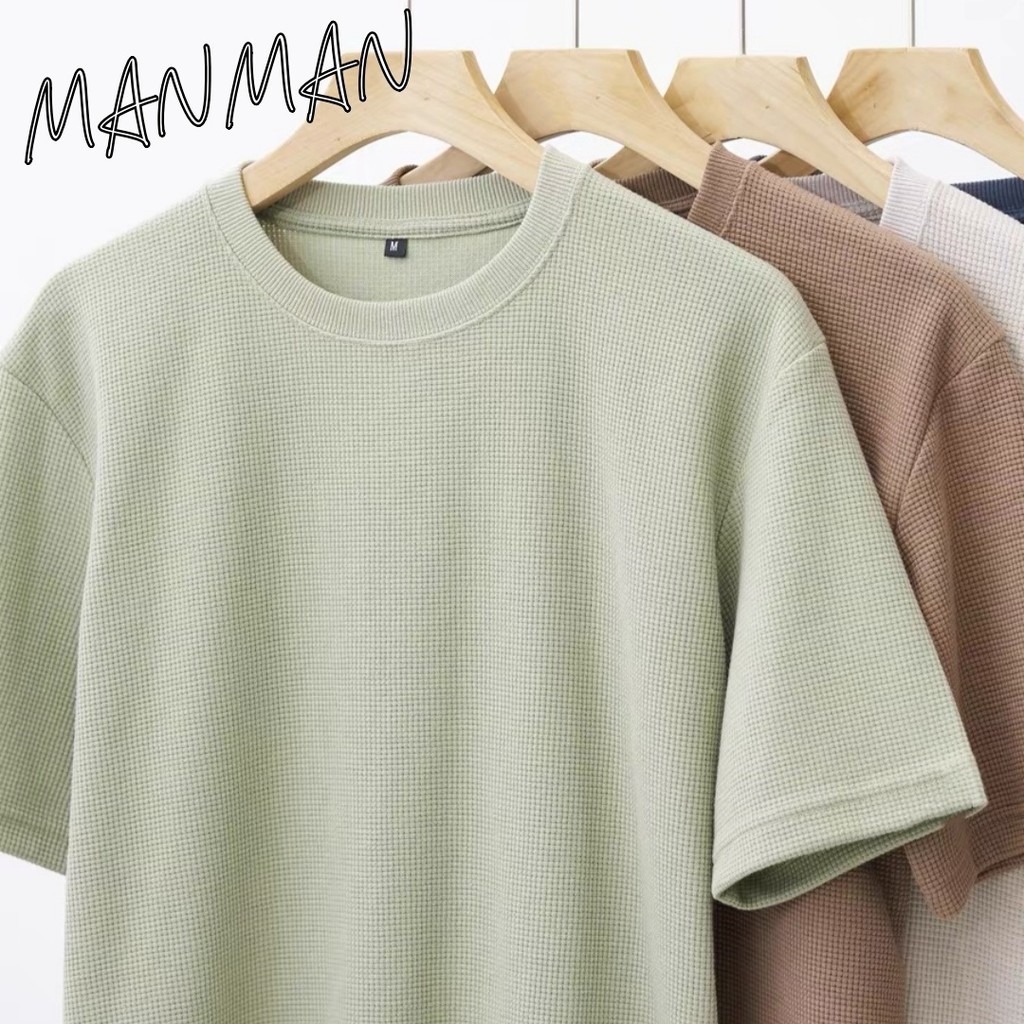 MANMAN เสื้อยืดผู้ชาย ผ้าวาฟเฟิลด์ เสื้อคอกลมสีล้วน แบบลำลองแมทช์ลุค ...
