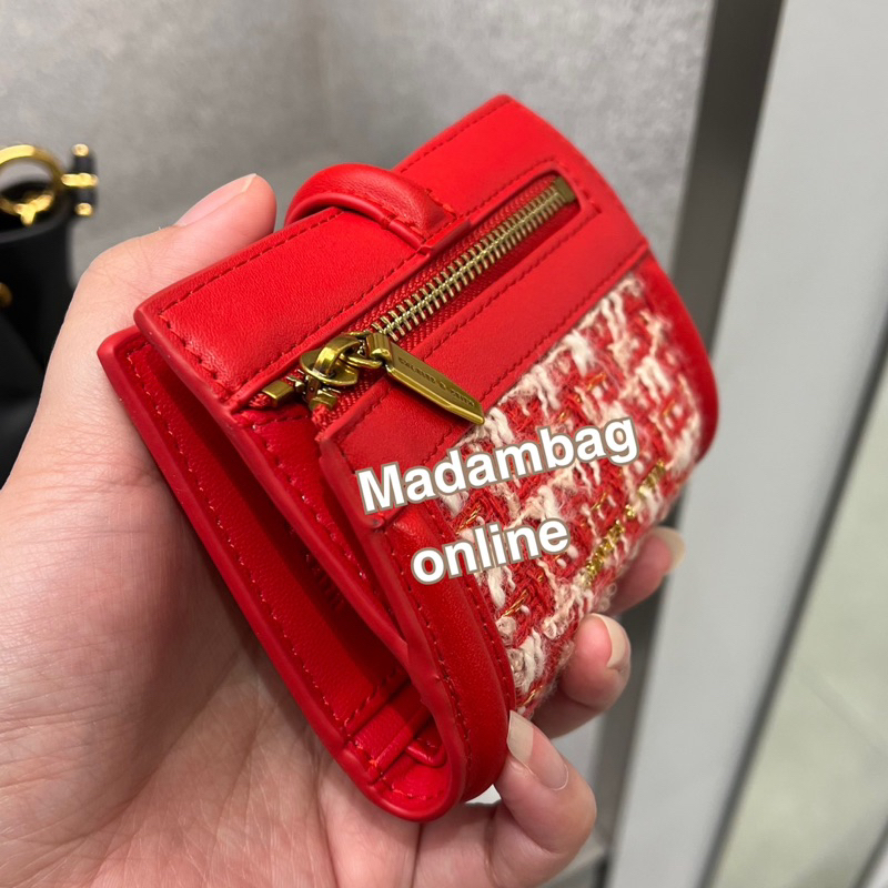 Charles Keith Trudy Metallic Accent Wallet กระเป๋าสตางค์ใบสั้น ขนาดกลาง ...