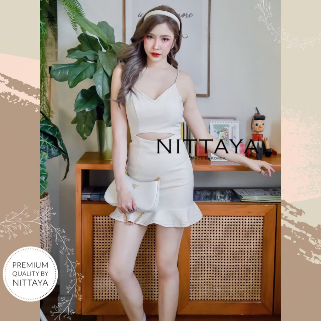 งานป้าย NITTAYA การันตีเสื้อผ้าคุณภาพ เดรสสายเดี่ยวเปิดพุงเเต่งระบายชายกระโปรง มี 2 สีน๊า ครีม ...