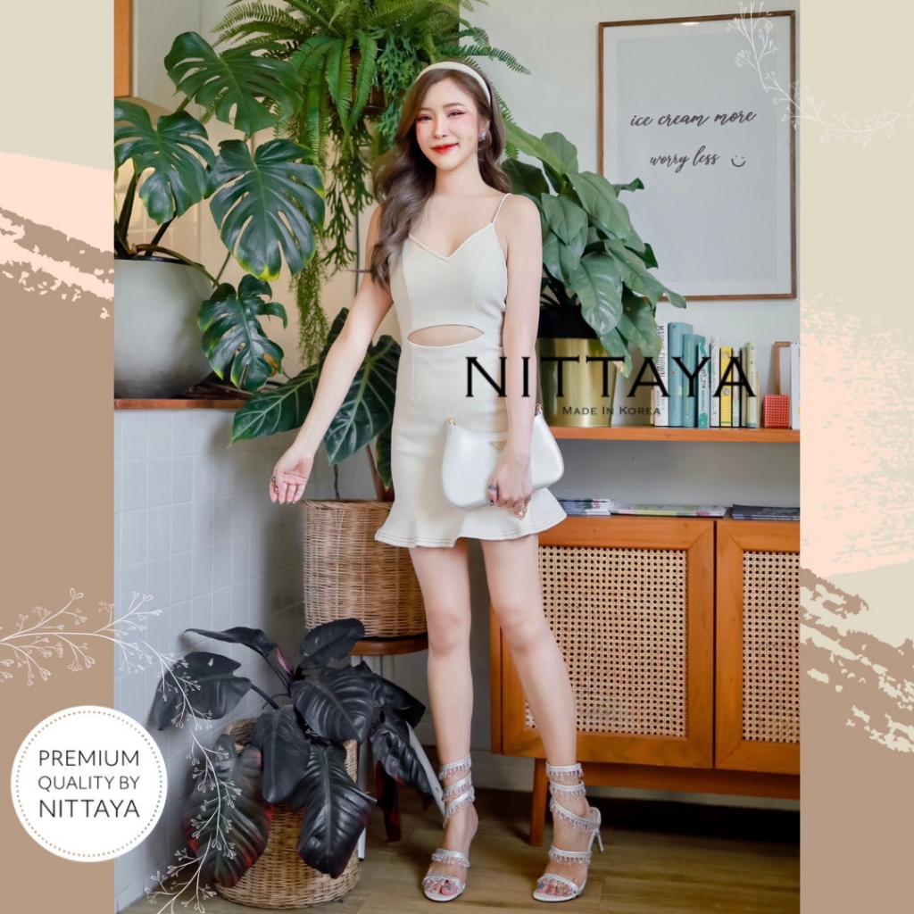 งานป้าย NITTAYA การันตีเสื้อผ้าคุณภาพ เดรสสายเดี่ยวเปิดพุงเเต่งระบายชายกระโปรง มี 2 สีน๊า ครีม ...