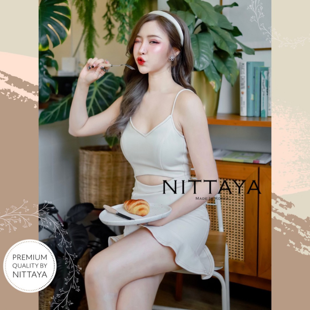 งานป้าย NITTAYA การันตีเสื้อผ้าคุณภาพ เดรสสายเดี่ยวเปิดพุงเเต่งระบายชายกระโปรง มี 2 สีน๊า ครีม ...