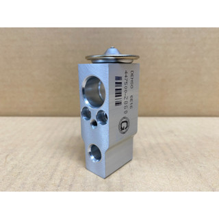 วาวล์แรงดันตู้แอร์หลัง สำหรับรถยนต์โตโยต้า ALPHARD ปี 10-15 88515-28200 ...