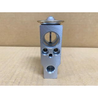 วาวล์แรงดันตู้แอร์หลัง สำหรับรถยนต์โตโยต้า ALPHARD ปี 10-15 88515-28200 ...