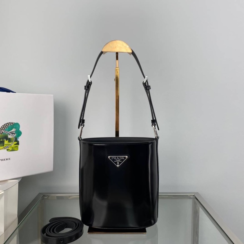 Prada Bucket Leather ถูกที่สุด พร้อมโปรโมชั่น มิ.ย. 2025 | BigGoเช็ค ...