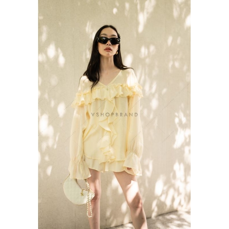 2color Set เสื้อแต่งกุ๊นระบายอก กางเกงขาสั้น️ vshop 23070 - tikiko - ThaiPick